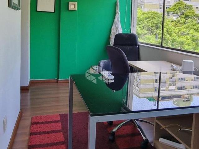 Apartamento 2 dormitórios com garagem no Bom Fim próximo da Santa Casa, Colégio Rosário e Redenção