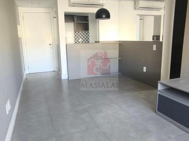 Apartamento 2 dormitórios com garagem dupla à venda no Vicino