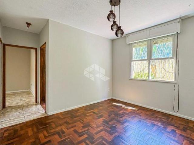 Apartamento 2 dormitórios com pátio e vaga rotativa no Passo D' Areia