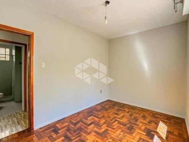 Apartamento 2 dormitórios com pátio e vaga rotativa no Passo D' Areia