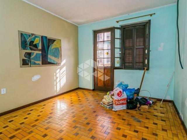 Apartamento 2 dormitórios com pátio no Floresta