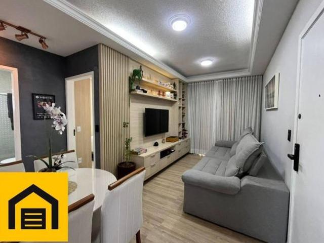Apartamento 2 dormitórios com planejados e vaga coberta