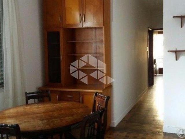 Apartamento 2 Dormitórios com sacada, 2 banheiros no bairro Petrópolis