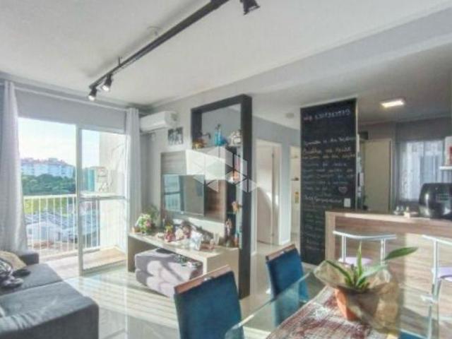 Apartamento 2 dormitórios com sacada