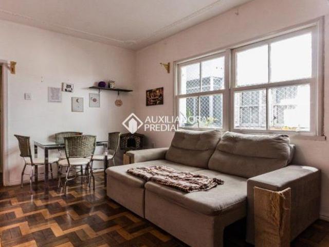 Apartamento 2 dormitórios com sacada de frente próximo a todos recursos