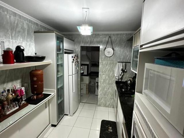 Apartamento 2 Dormitórios com Sacada e Vaga Coberta
