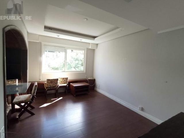 Apartamento 2 dormitórios com sacada e vaga perto da PUC