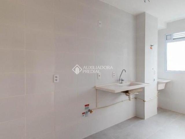 Apartamento 2 dormitórios com sacada e churrasqueira