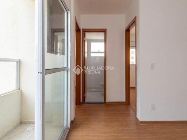 Apartamento 2 dormitórios com sacada e churrasqueira