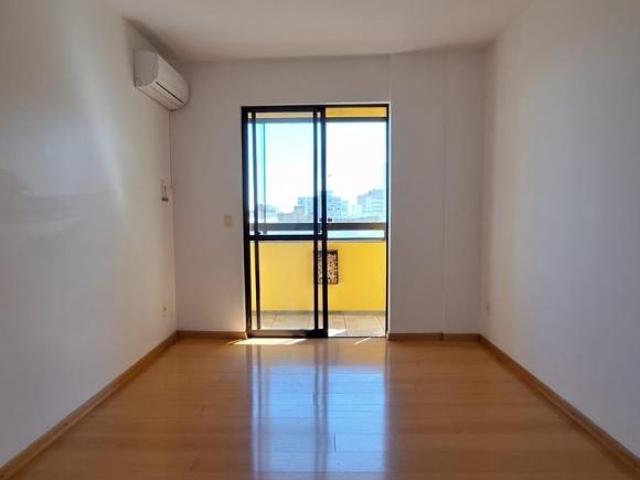 Apartamento 2 dormitórios com sacada fechada cozinha planejada, Centro, Santa Ma