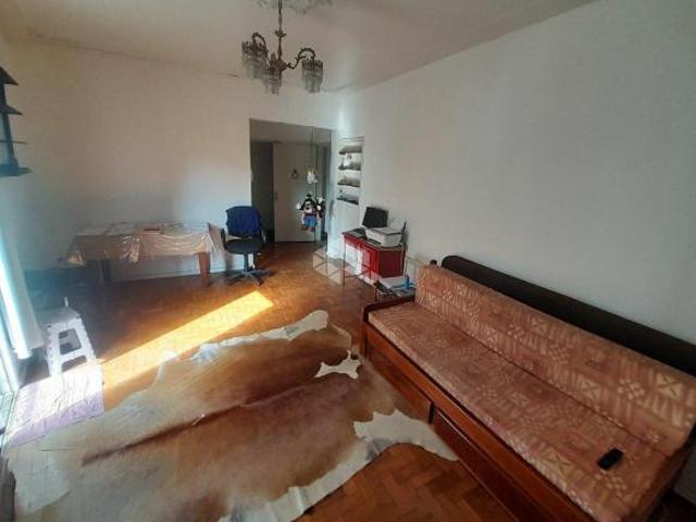 Apartamento 2 dormitórios com sacada para venda na Cidade Baixa em Porto Alegre