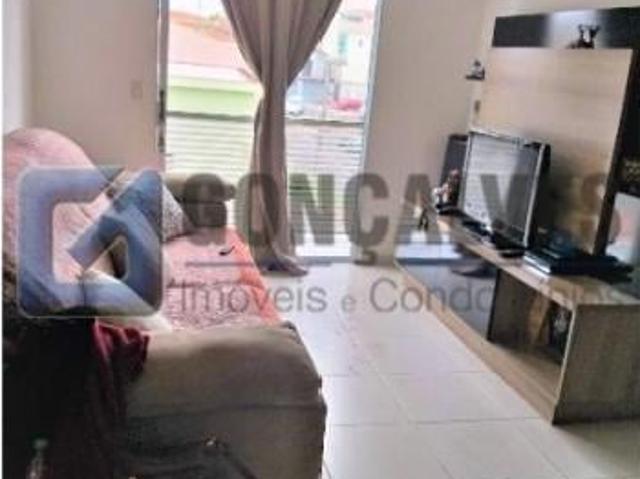 Apartamento 2 dormitórios com suíte, varanda e quintal em Vila Cecília Maria – Santo André