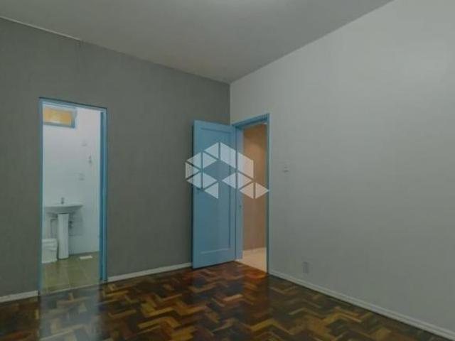Apartamento 2 dormitórios com suíte e pátio, churrasqueira no bairro Petrópolis