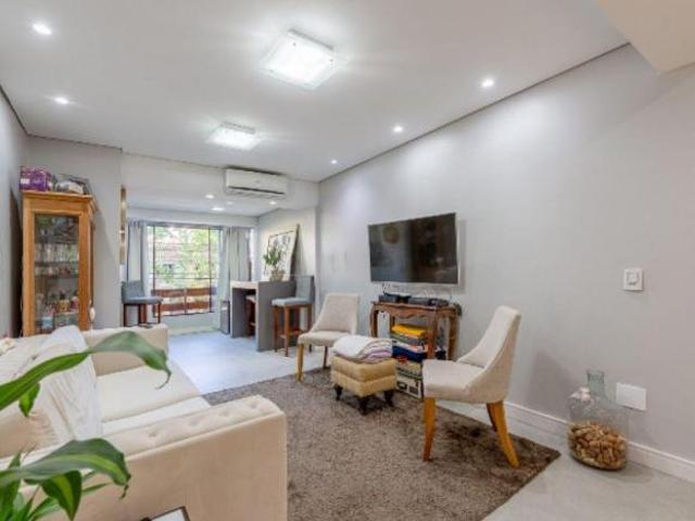Apartamento 2 dormitórios, com suíte e vaga de garagem no bairro Petrópolis em Porto Alegre