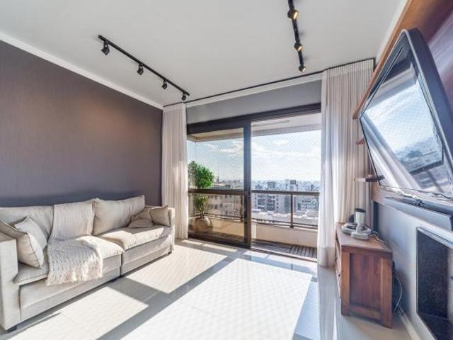 Apartamento 2 Dormitórios com Suíte e 2 Vagas no Petrópolis – 75m²