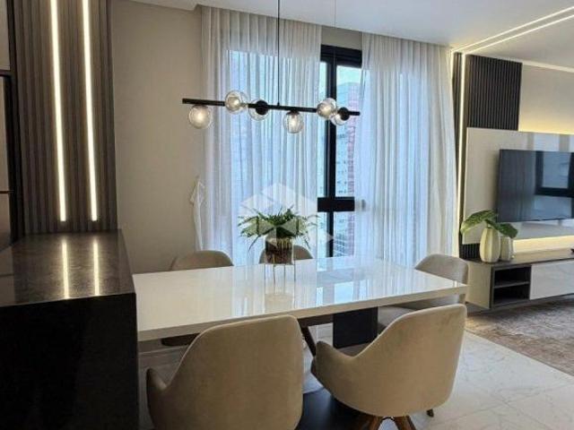 Apartamento 2 dormitórios com suíte, mobiliado e decorado em Capão da Canoa/RS