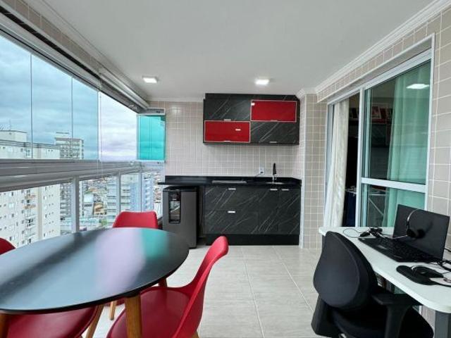 Apartamento 2 Dormitórios com Suíte, Sacada Envidraçada e 2 Vagas no Caiçara, Praia Grande/SP