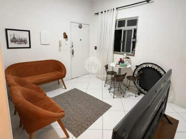 Apartamento 2 Dormitórios, Condomínio Frente à Praia no Embaré Santos SP