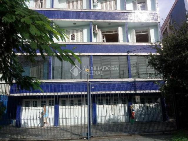 Apartamento, 2 dormitórios, de frente com sacada nos dormitórios, 76m² sol da manhã