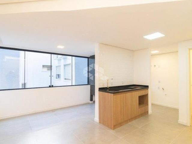 Apartamento 2 dormitórios de frente no Menino Deus