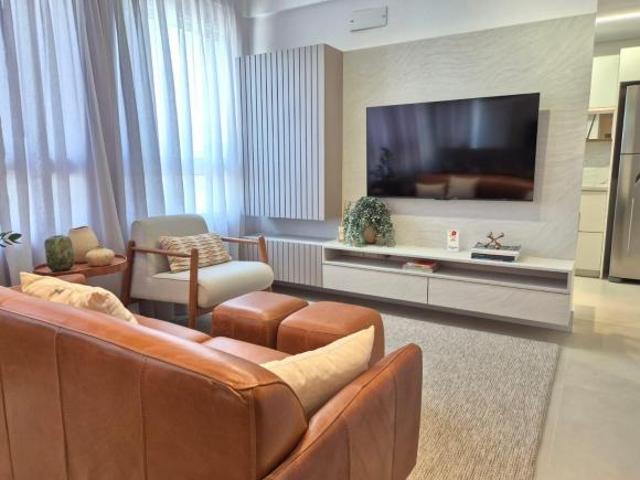 Apartamento 2 Dormitórios, Decorado e com Vaga de Garagem | Pronto para Morar!