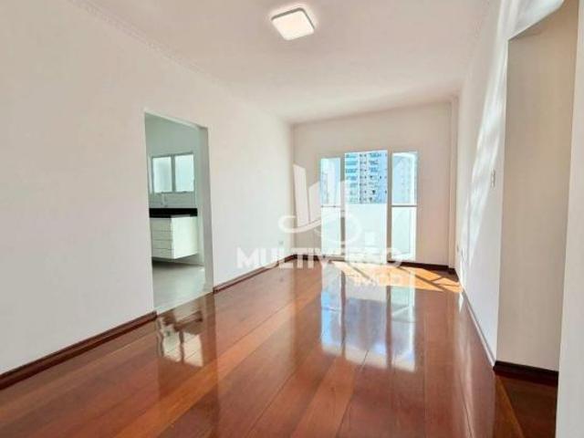 Apartamento 2 dormitórios + dependência com varanda reformado vista livre no Campo Grande em Santos