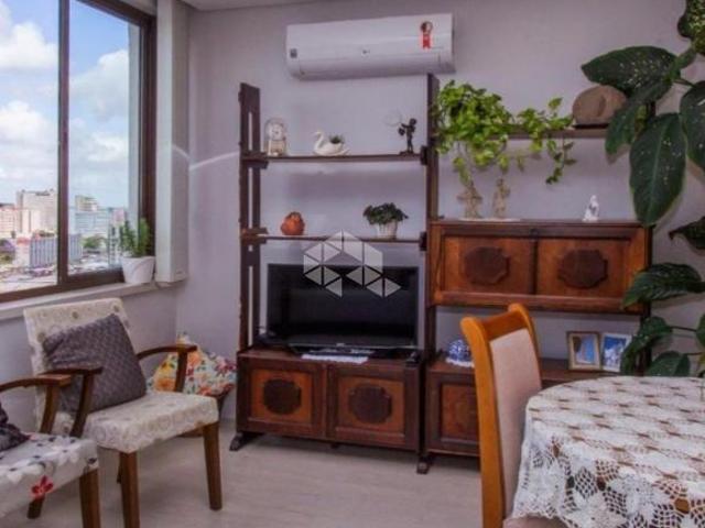 Apartamento 2 dormitórios com dependência empregada e 1 vaga coberta