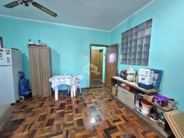 Apartamento 2 dormitórios e sacada no bairro Navegantes, Porto Alegre. Aceita financiamento, FGTS e