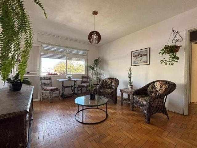 Apartamento 2 dormitórios e terraço exclusivo, no Menino Deus