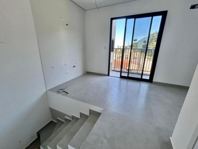 Apartamento 2 dormitórios e vaga dupla em Caiobá