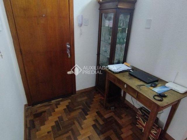 Apartamento 2 dormitórios em andar alto no Centro Histórico