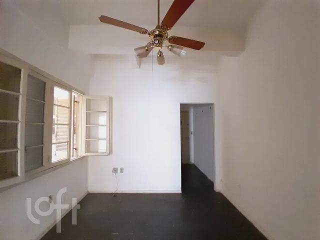 Apartamento 2 dormitórios localizado no Centro Histórico