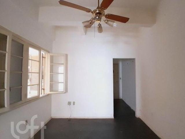 Apartamento 2 dormitórios localizado no Centro Histórico