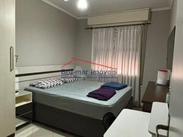 Apartamento 2 dormitórios, Pompéia, garagem coletiva, quadra da praia