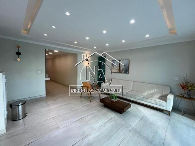 Apartamento 2 dormitórios porteira fechada na Guilhermina!