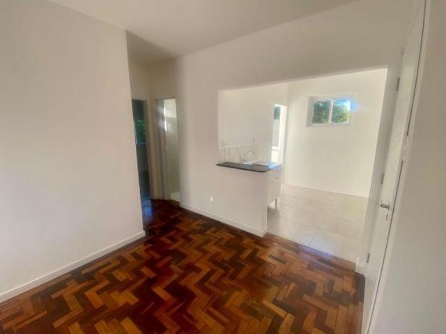 Apartamento 2 dormitórios reformado 50m2 bairro Menino Deus