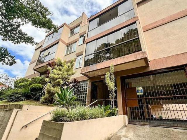 Apartamento 2 Dormitórios reformado com sacada fechada e vaga coberta próximo ao