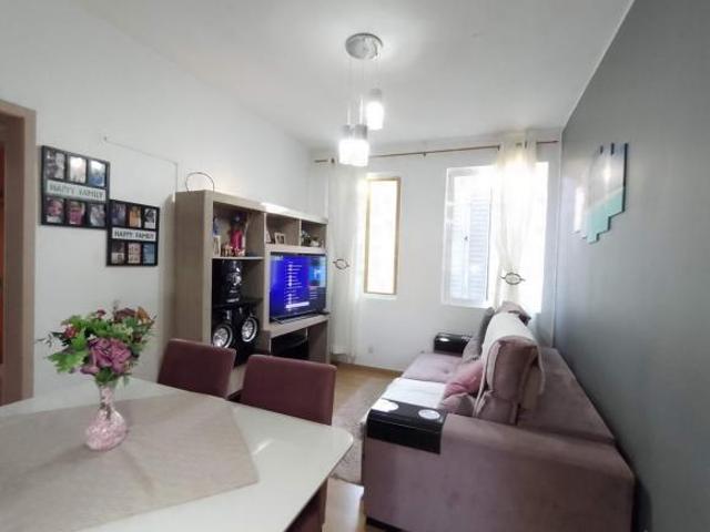 Apartamento 2 dormitórios reformado no Passo D&apos Areia