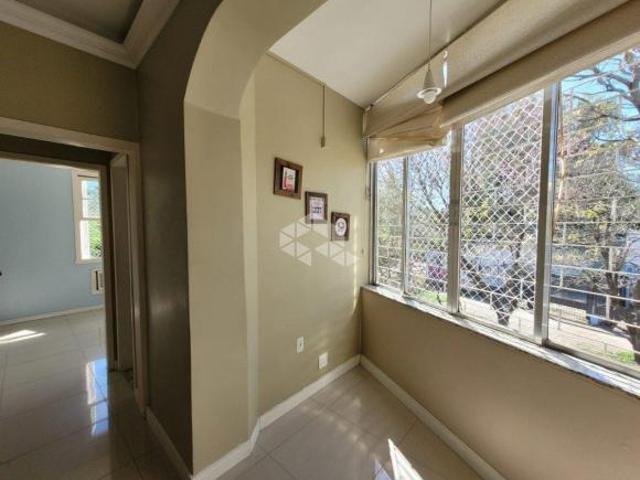 Apartamento 2 dormitórios, reformado, semimobiliado, no bairro Floresta, em Port