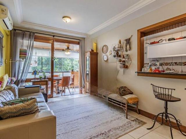 Apartamento 2 Dormitórios, Suíte, Elevador e 2 vagas no Tristeza