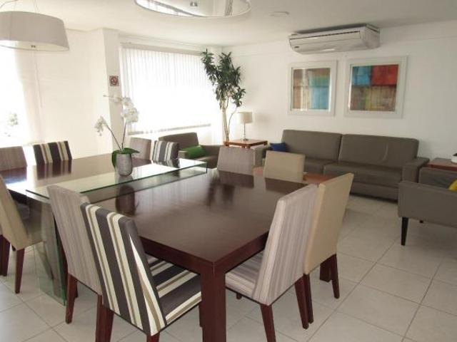 Apartamento / 2 Dormitórios / suíte / garagem