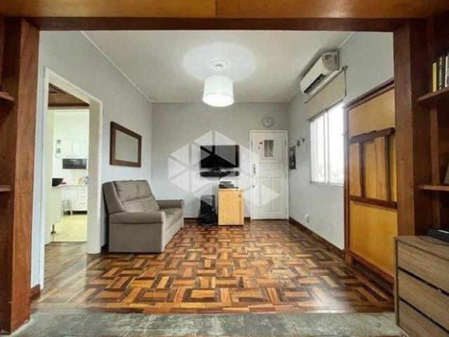 Apartamento 2 Dormitórios, suíte, 1 Vaga de garagem no bairro Navegantes, em Por