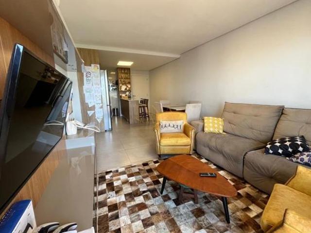 Apartamento 2 Dormitórios, Sacada Ampla com Churrasqueira, Vaga Dupla no Centro