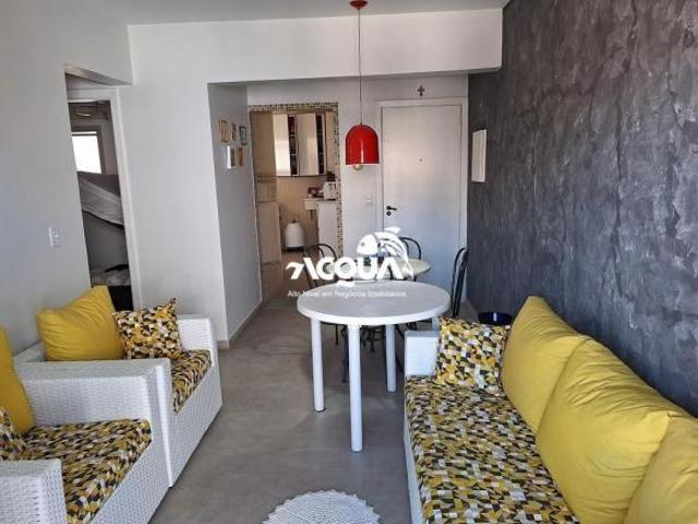 Apartamento 2 dormitórios sacada Astúrias Guarujá