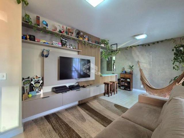 Apartamento 2 dormitórios, sacada com churrasqueira e 1 vaga de garagem, e infra completa no bairro