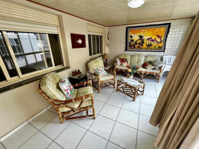 Apartamento 2 dormitórios, sendo 1 suíte, banho social, sacada de frente com churrasqueira e box de