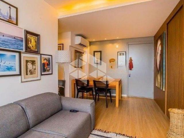 Apartamento 2 dormitórios sendo 1 suíte, garagem escriturada. 58m² área privativa, bairro Azenha em