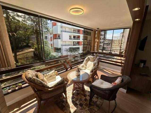 Apartamento 2 dormitórios, sendo 1 suíte + dependência completa, mob e dec, saca