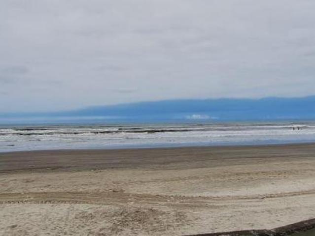 Apartamento 2 dormitórios sendo 1 suíte + lavabo frente mar em Mongaguá