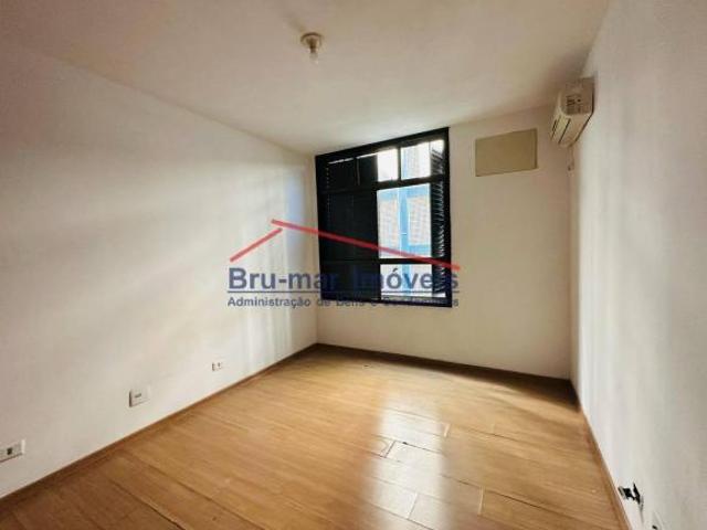 Apartamento 2 Dormitórios Vista ao Mar a Venda na Aparecida Santos